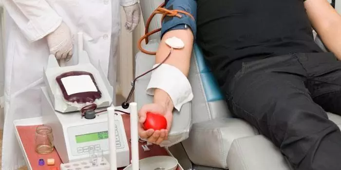 Bluttransfusion durch das Gerät