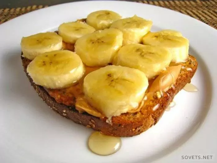 Toast à la banane pour le petit déjeuner