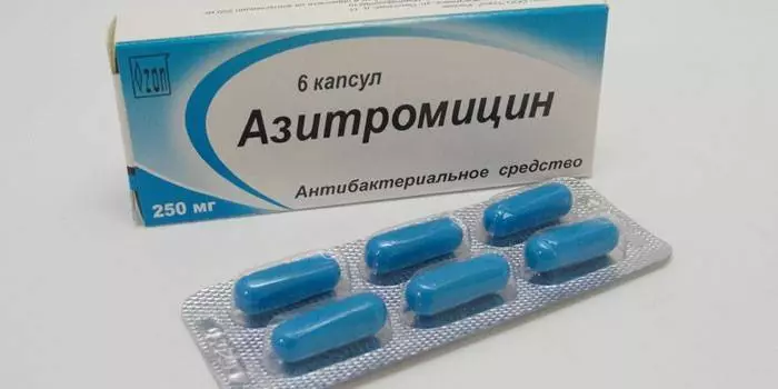 Paketdagi azitromitsin kapsulalari