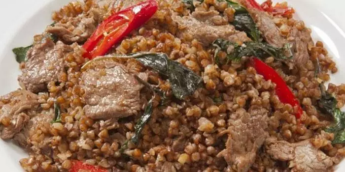 Ready-made buckwheat with vegetables and beef