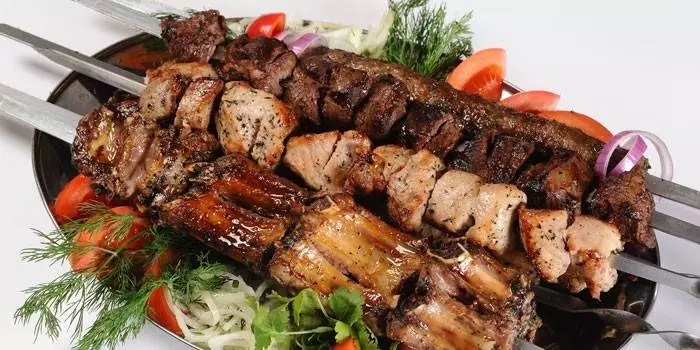 Kész kebab a sertéshús különböző részeiből