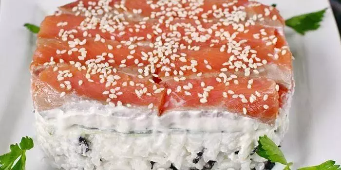 Lisnata salata Sushi s crvenom ribom