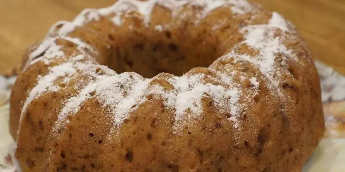 Preta banana muffin aspergita per pulvora sukero