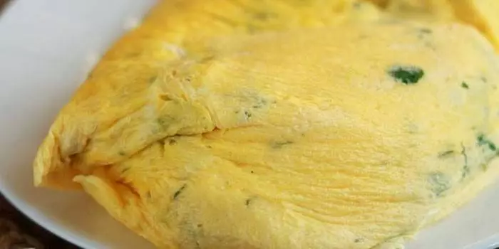 omelet រួចរាល់នៅលើចាន