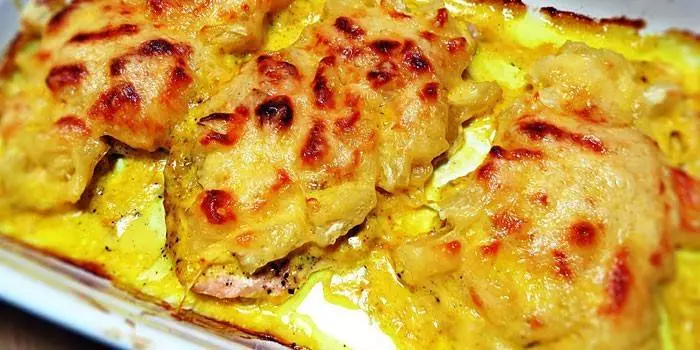 Poitrines de poulet au four avec ananas et fromage