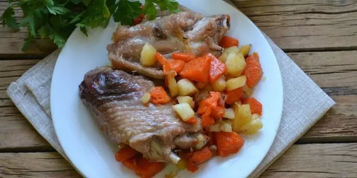 Carne de pavo guisado con verduras