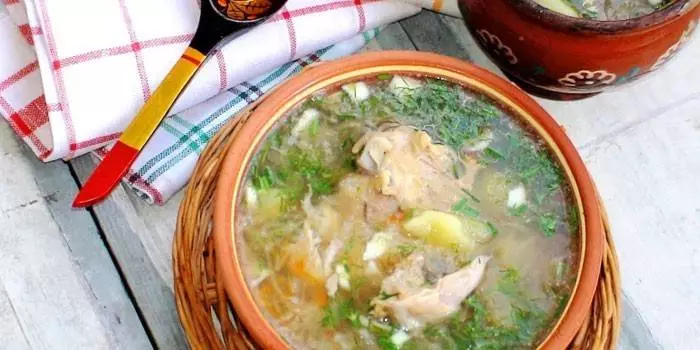 Soupe de choucroute au poulet en pot