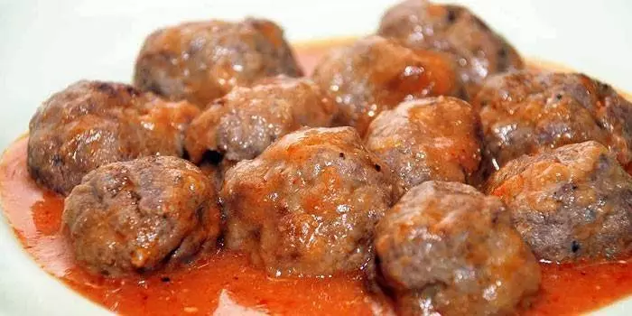 Meatballs გარეშე ბრინჯი ერთად gravy