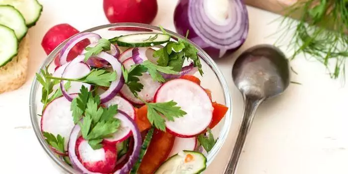 Salată de legume proaspete