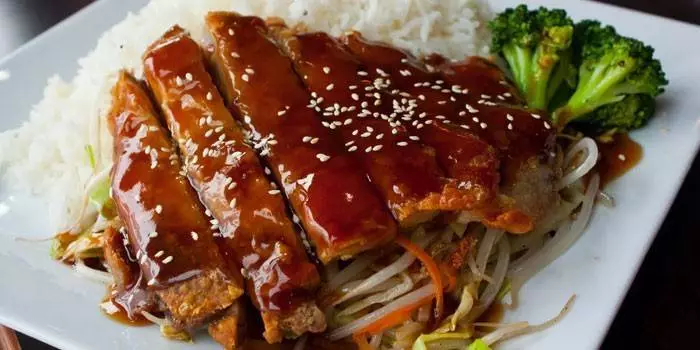 Kuřecí řízek s rýžovou teriyaki omáčkou