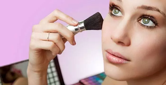 Kuinka levittää meikki oikein-askel askeleelta meikkisovellukset
