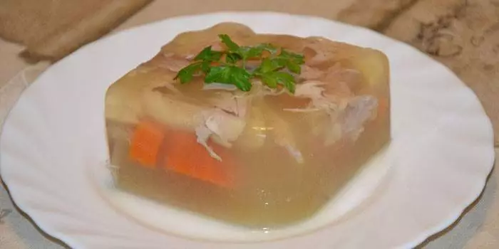 Chicken aspic ntle le gelatin e ekelitsoeng