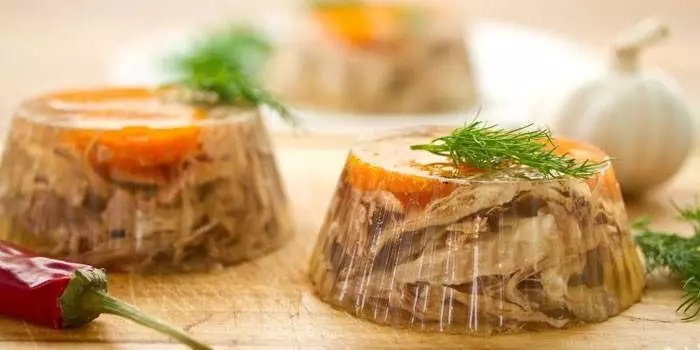 Phần gà aspic