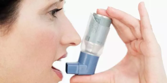 Famke mei inhaler