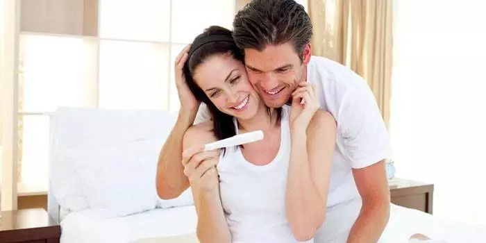 Man and woman with pregnancy test in hands