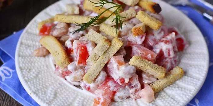 Ensalada de tomate con pan relado