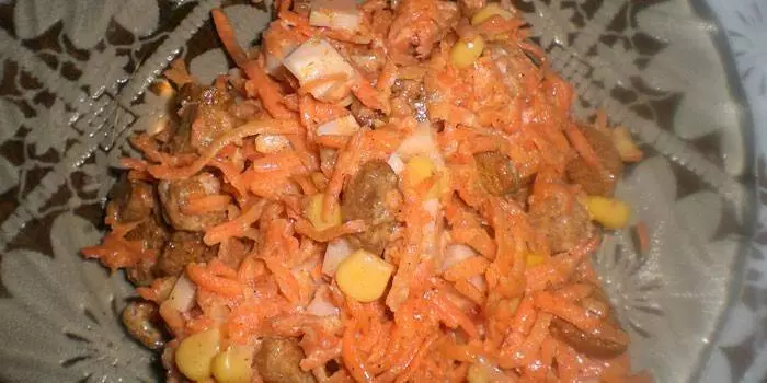 Корейски моркови с царевица и крутони