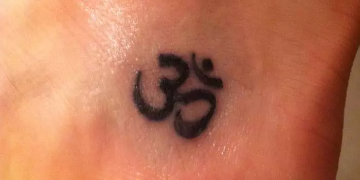 Tattoo Calaamadda Om On Canqawga Gabadha