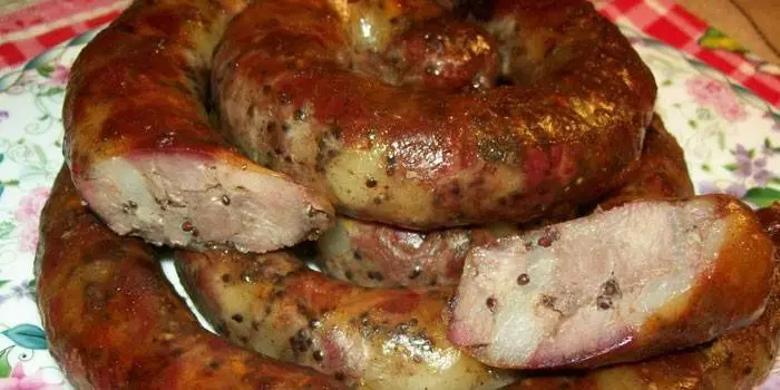 Ang homemade minced meat sausage