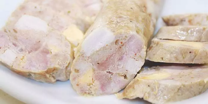 Ang homemade nga tinadtad nga sausage sa manok