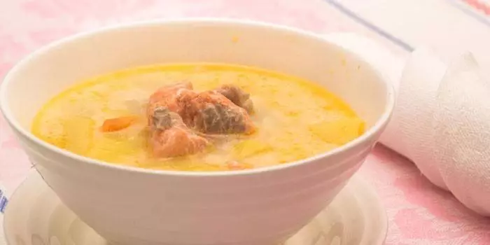 Zupa z łososia z serem