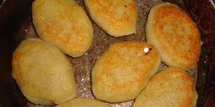 Kastryulkalardagi pancakes