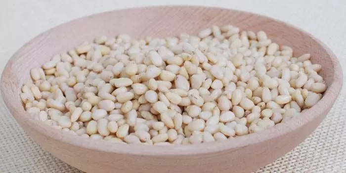 Iipine nut kernels kwipleyiti