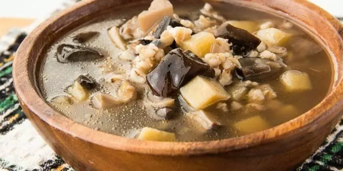 Sopa de cogumelos com cevada pérola