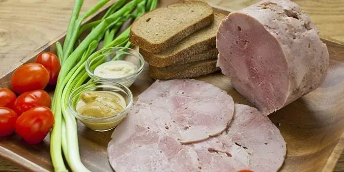 Chicken ham, bread and sauces