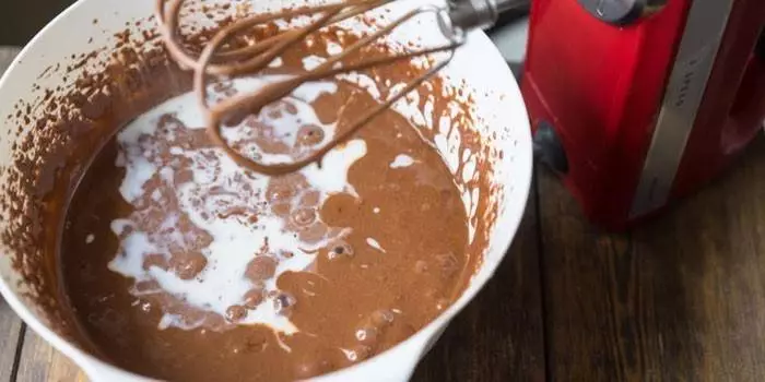 The process of making chocolate and cocoa icing