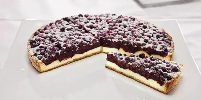 Frozen blueberry tart