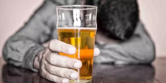 Man met een glas bier