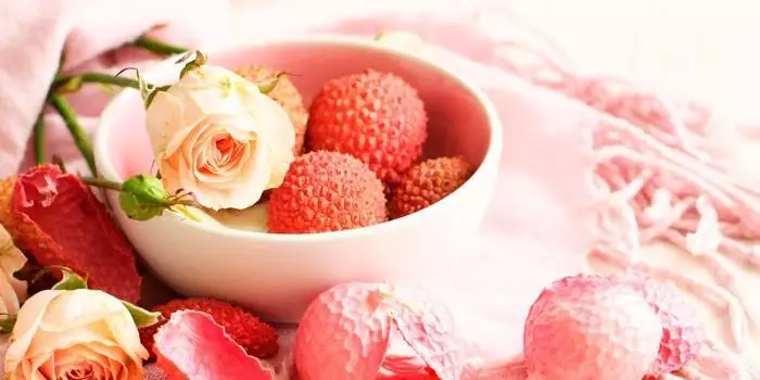 Lychee in a plate and roses