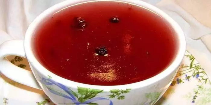 Lingonberry jelly dalam cangkir