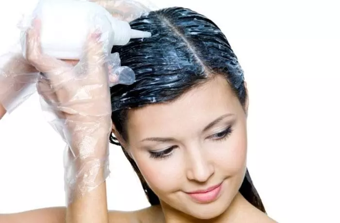 Как да избелваме косата у дома с водороден прекис (видео) и как да изсветляваме