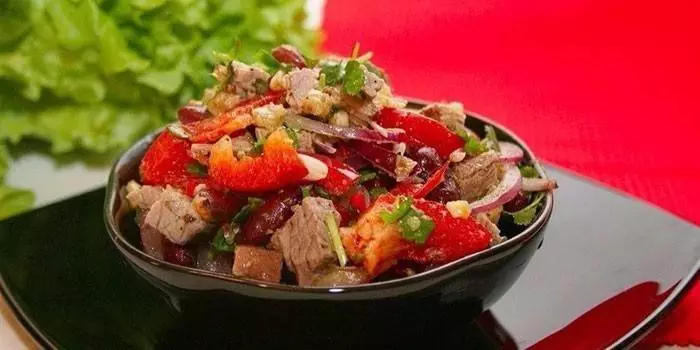 Tbilisi salad with red beans, red pepper and beef