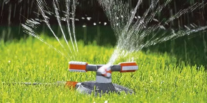 Пръскачка за напояване на градини и тревни площи
