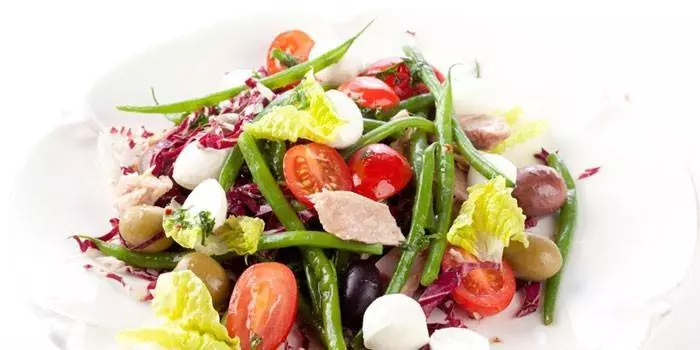 Salade de thon, olives, mozzarella et haricots verts