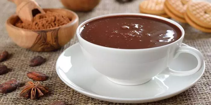 एक कप में हॉट चॉकलेट