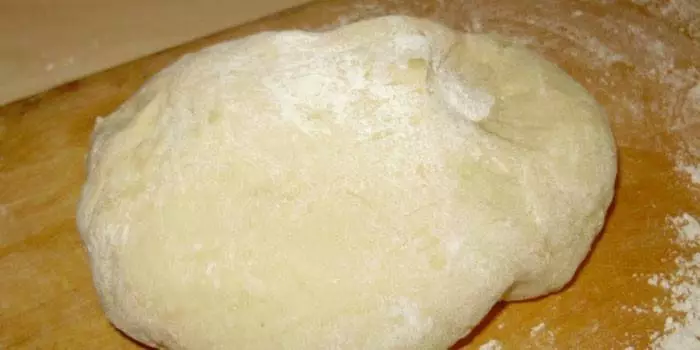 Pasta d'aigua bullint amb ou
