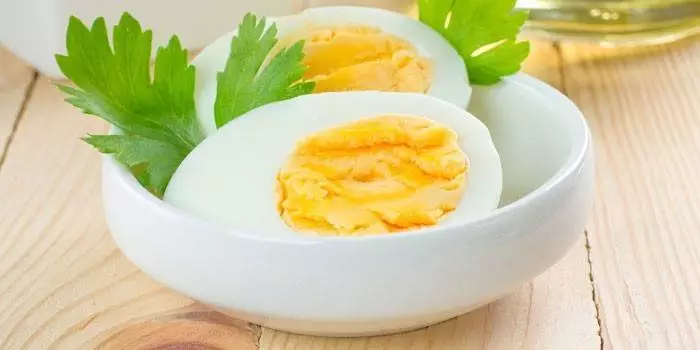 Vařené půlky vajec