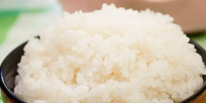 Рисова каша в тарілці