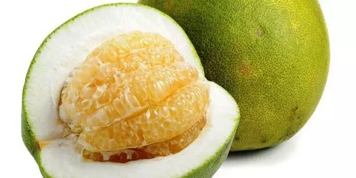 Potongan buah Pomelo