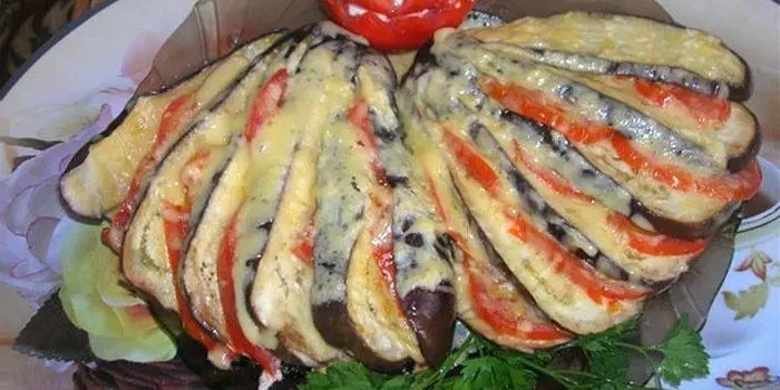 Fan-shaped eggplant nrog cheese