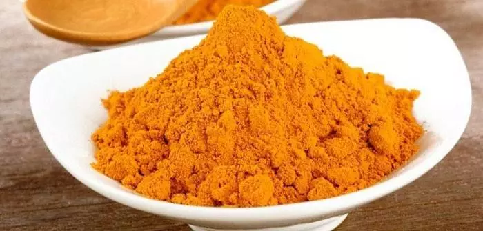 I-Turmeric iyasiza ngokulahlekelwa isisindo