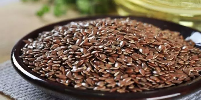 Flax seed sa isang plato