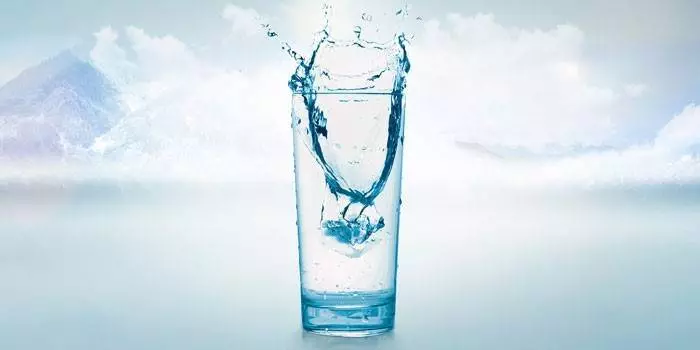 पानीको ग्लास
