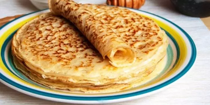 Pancake sa isang plato