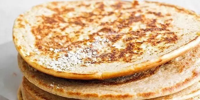 ກອງຂອງ pancakes bran
