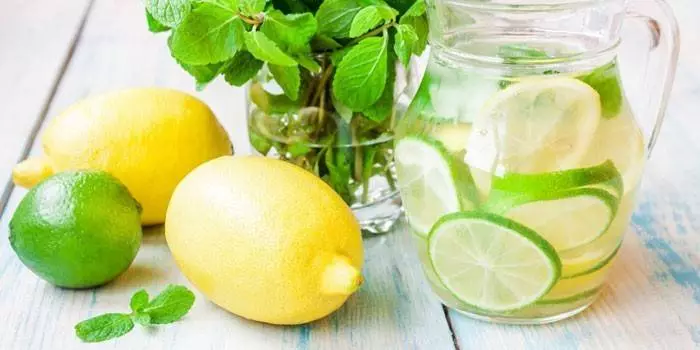 Yog 'yoqadigan limon kokteyli